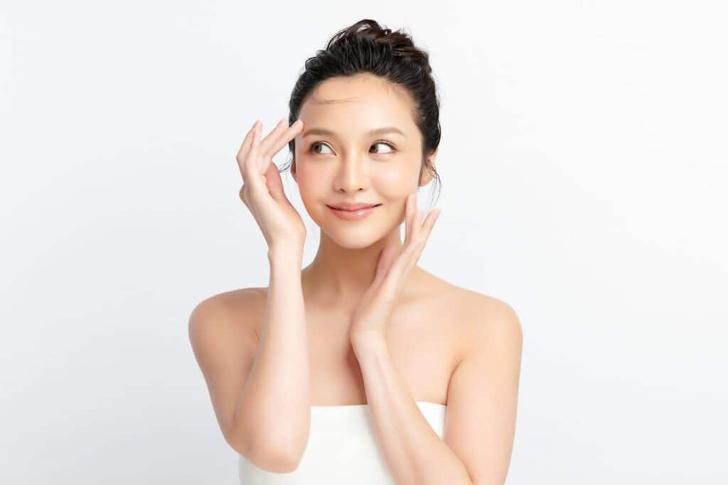 Comment redonner du volume à son visage en médecine esthétique ? | Skin ...